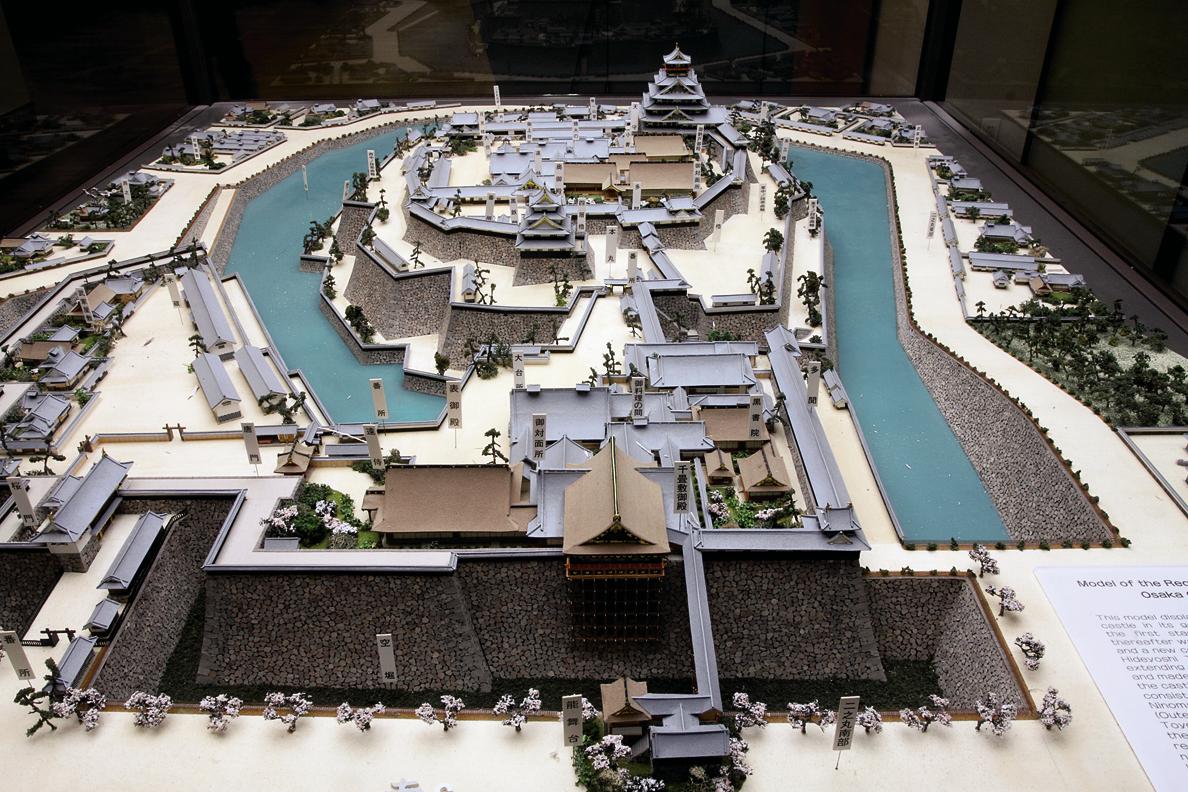 Osaka Castle Guide - Kansai chan