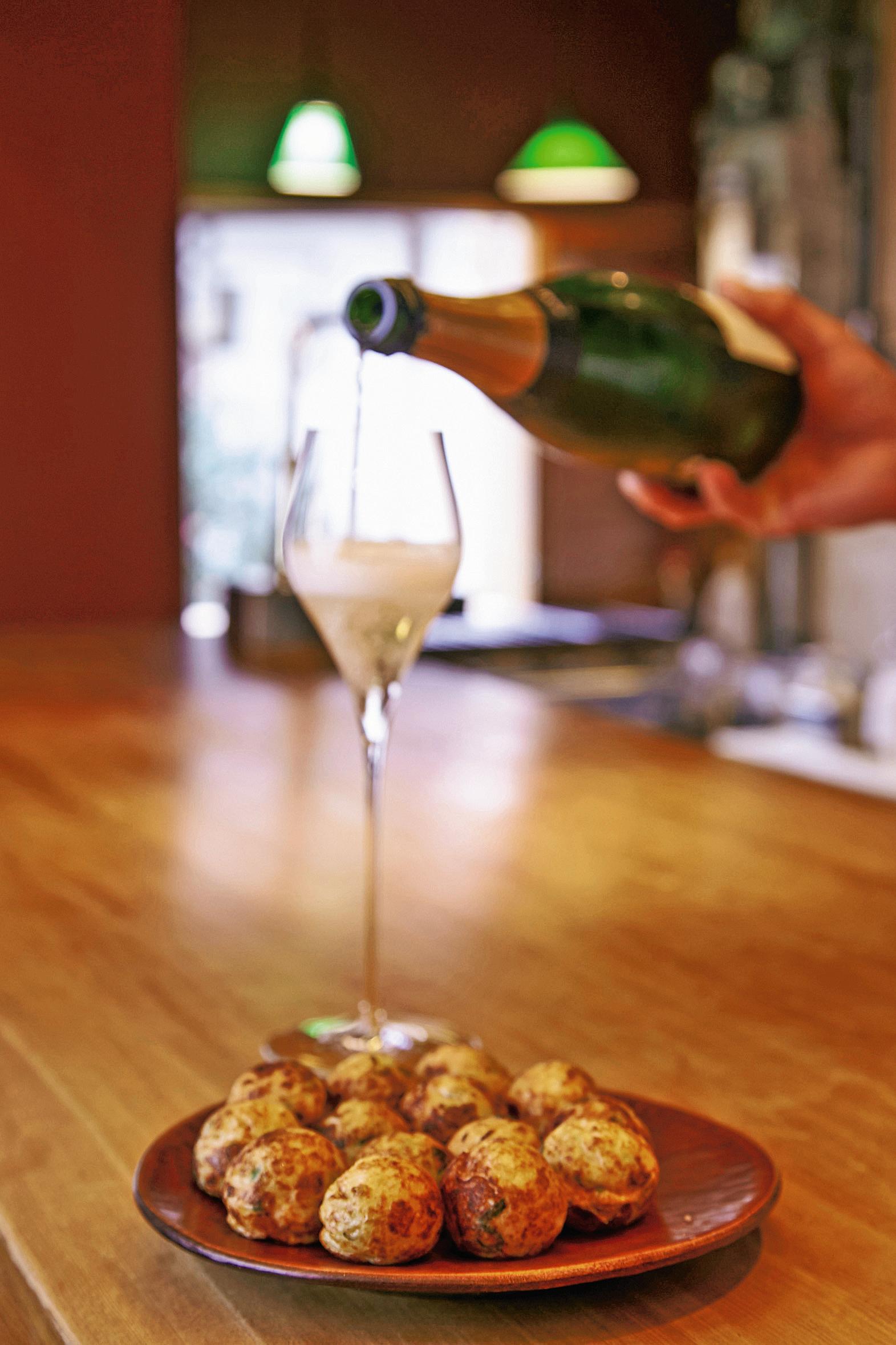 Takoyaki: 3 Must Visit Places in Osaka - Kansai chan