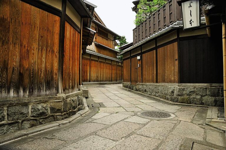 Ishibe-Kouji Alley: The Secret Street Of Kyoto - Kansai chan