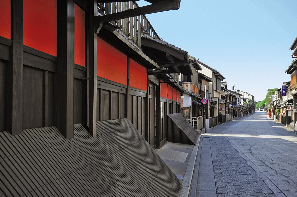 Hanamikoji Street: What NOT To Do When Geisha Spotting - Kansai chan