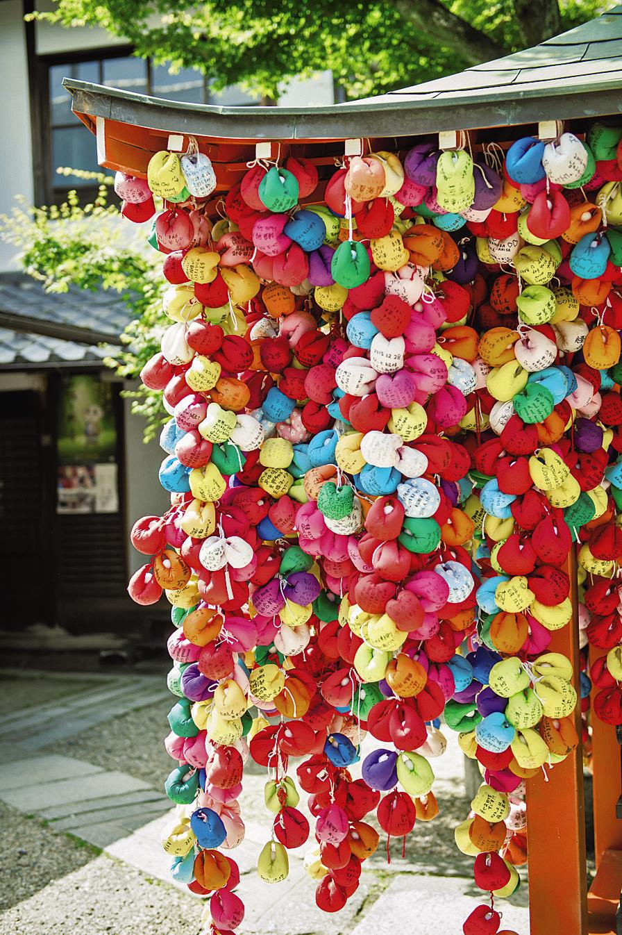 Yasaka Koshindo Temple: One Of Kyoto's Most Colorful & Instagrammable ...